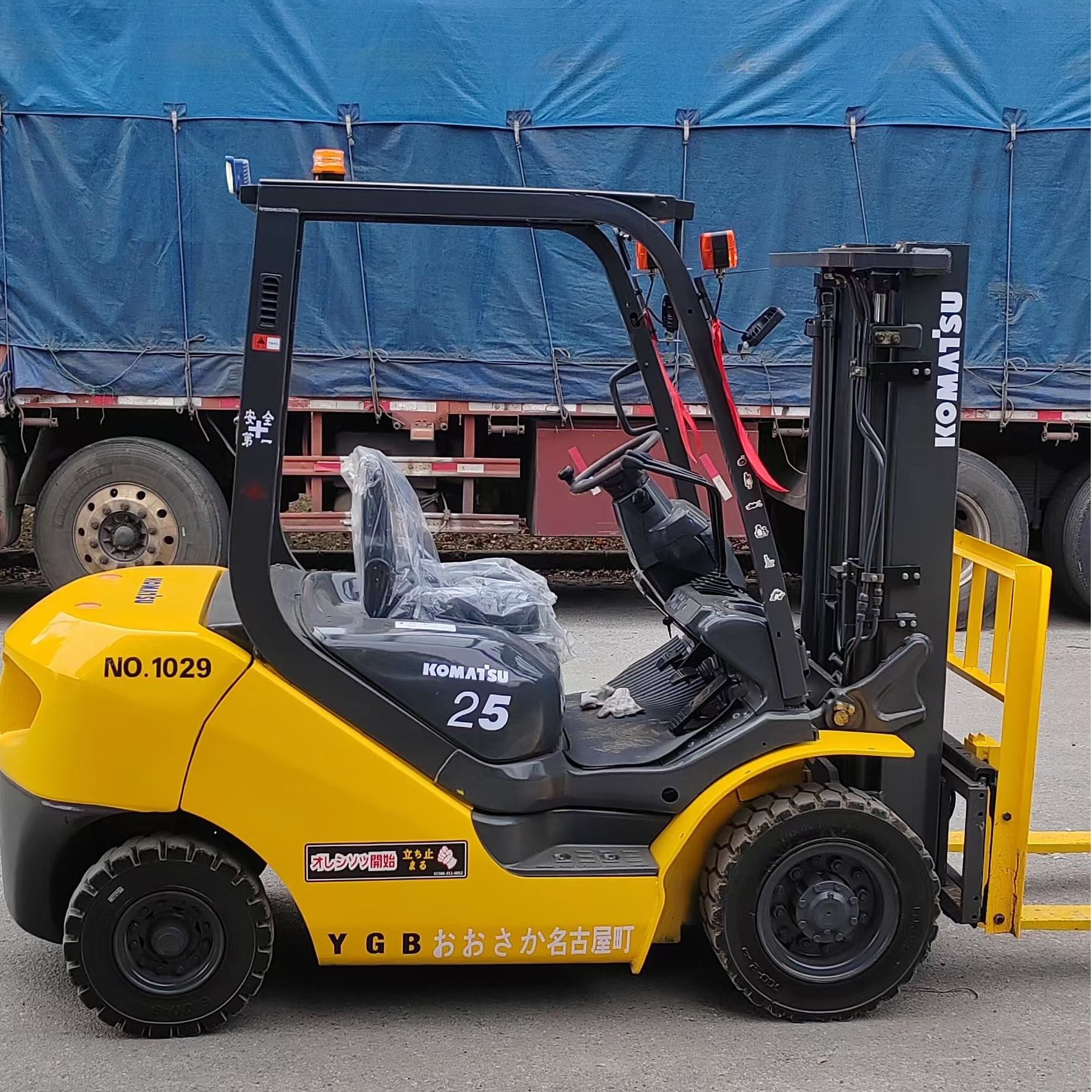 Komatsu FD25 2.5 Ton Diesel Forklift With Sise Shift And Container Mast ...